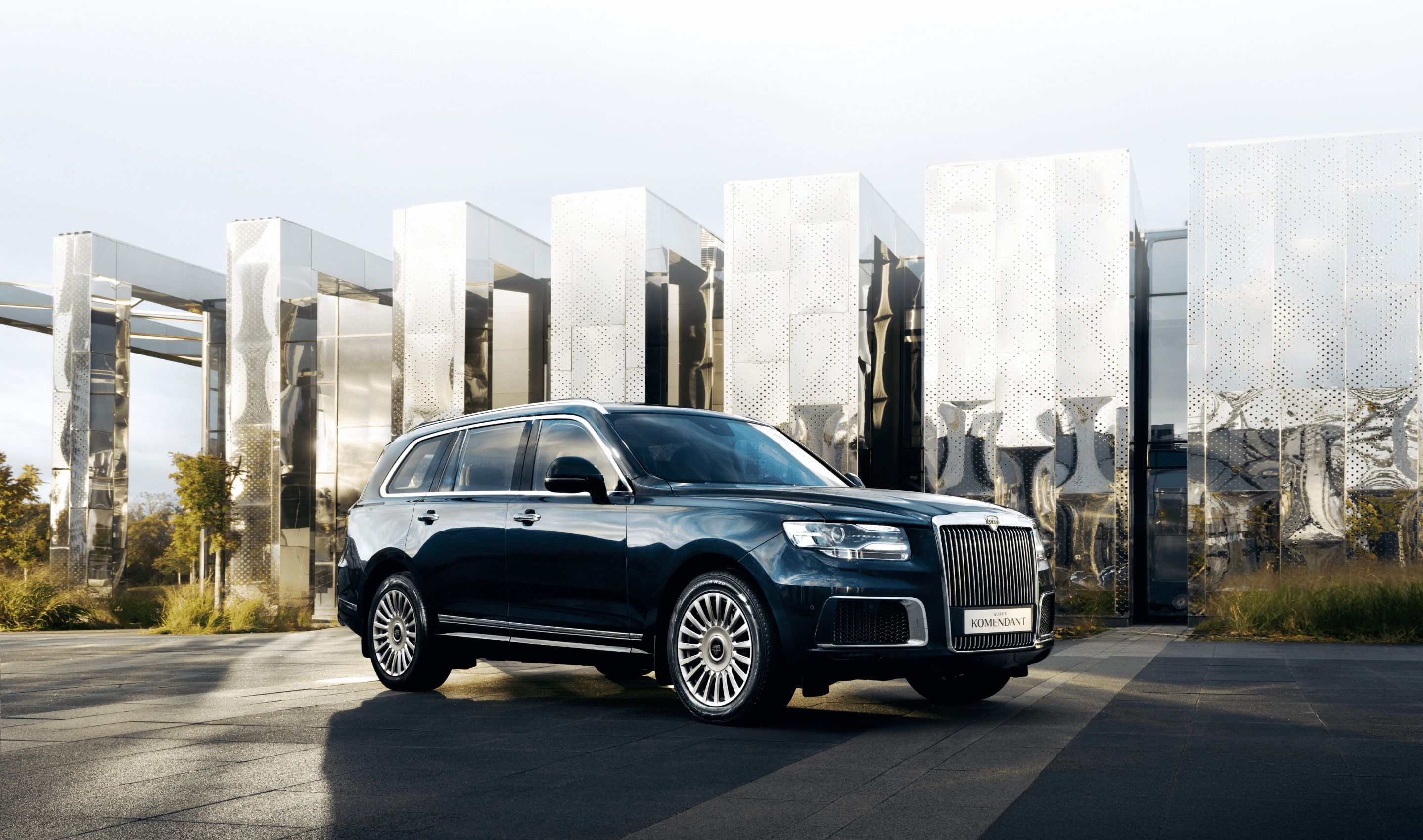 Век Aurus закончился, не успев начаться?: китайские лимузины заменят «свои» на параде Победы