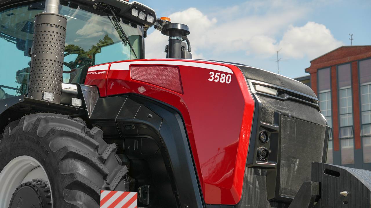 "Rostselmash" Created the Most Powerful Tractor in Russia with a 580 hp ...