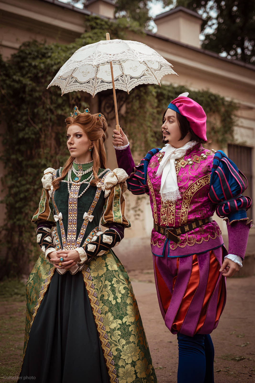 Former Lovers: Cosplayers Bring Anna Henrietta and Dandelion from The ...