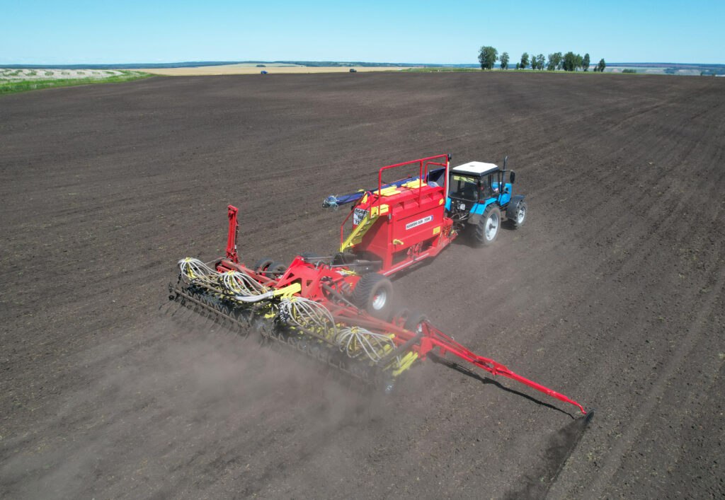 For tractors 130-140 hp: Agrator Disk-7200 seeding complex tested in Russia