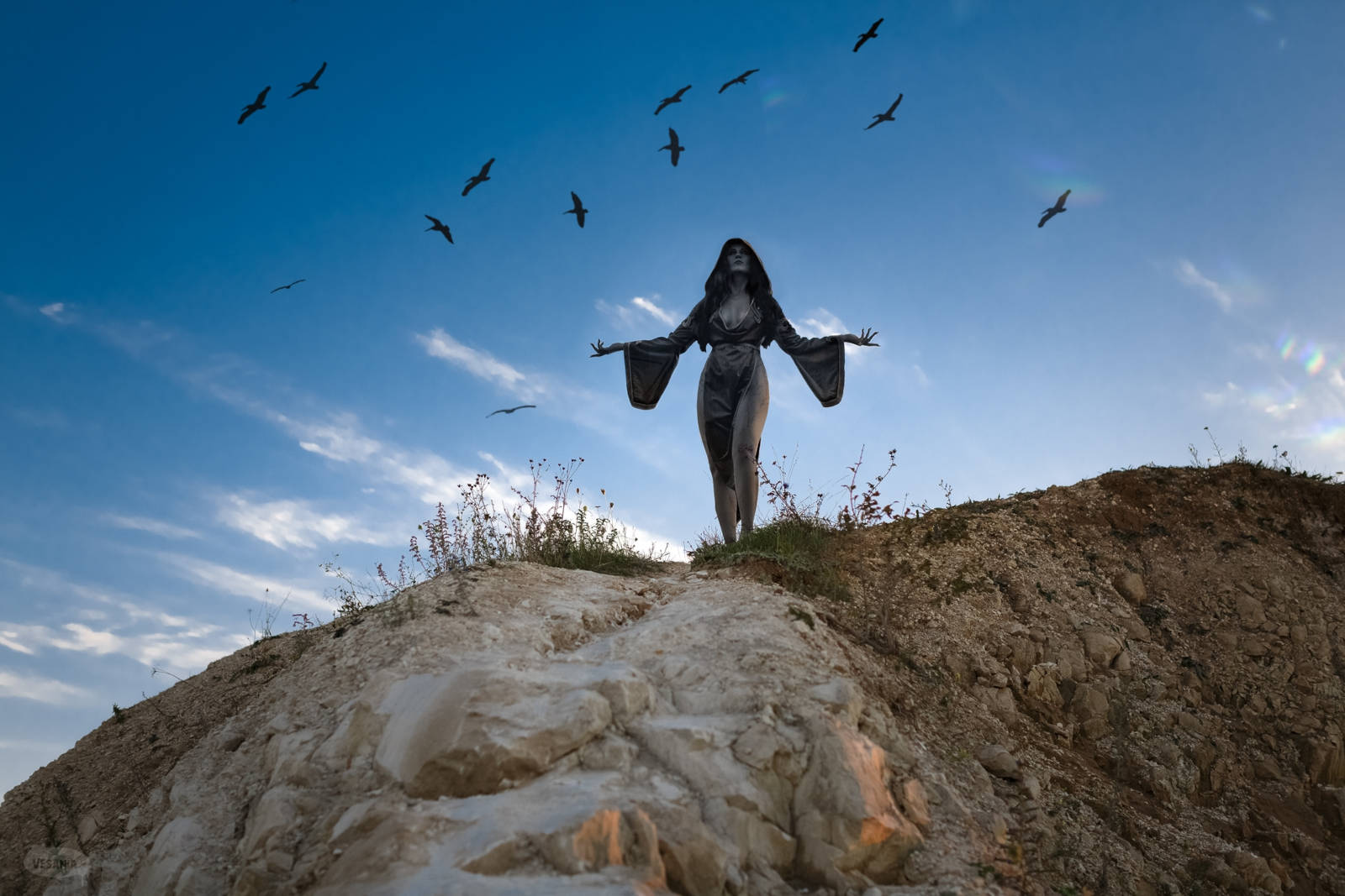 Mistress of the Night: Model Shows Nocturnal Cosplay from The Elder ...