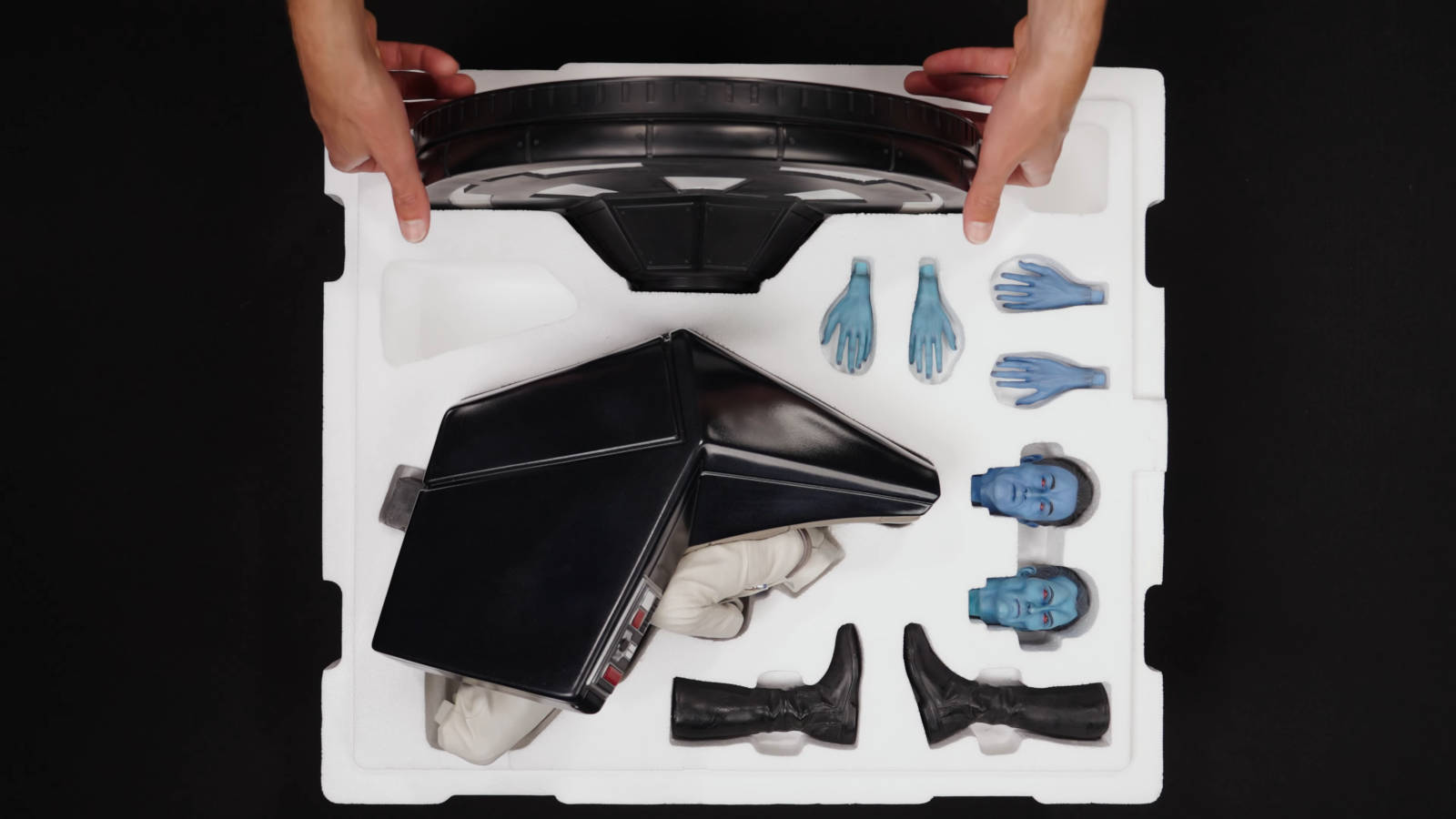 Sideshow Collectibles Unboxes and Assembles Grand Admiral Thrawn Statue ...
