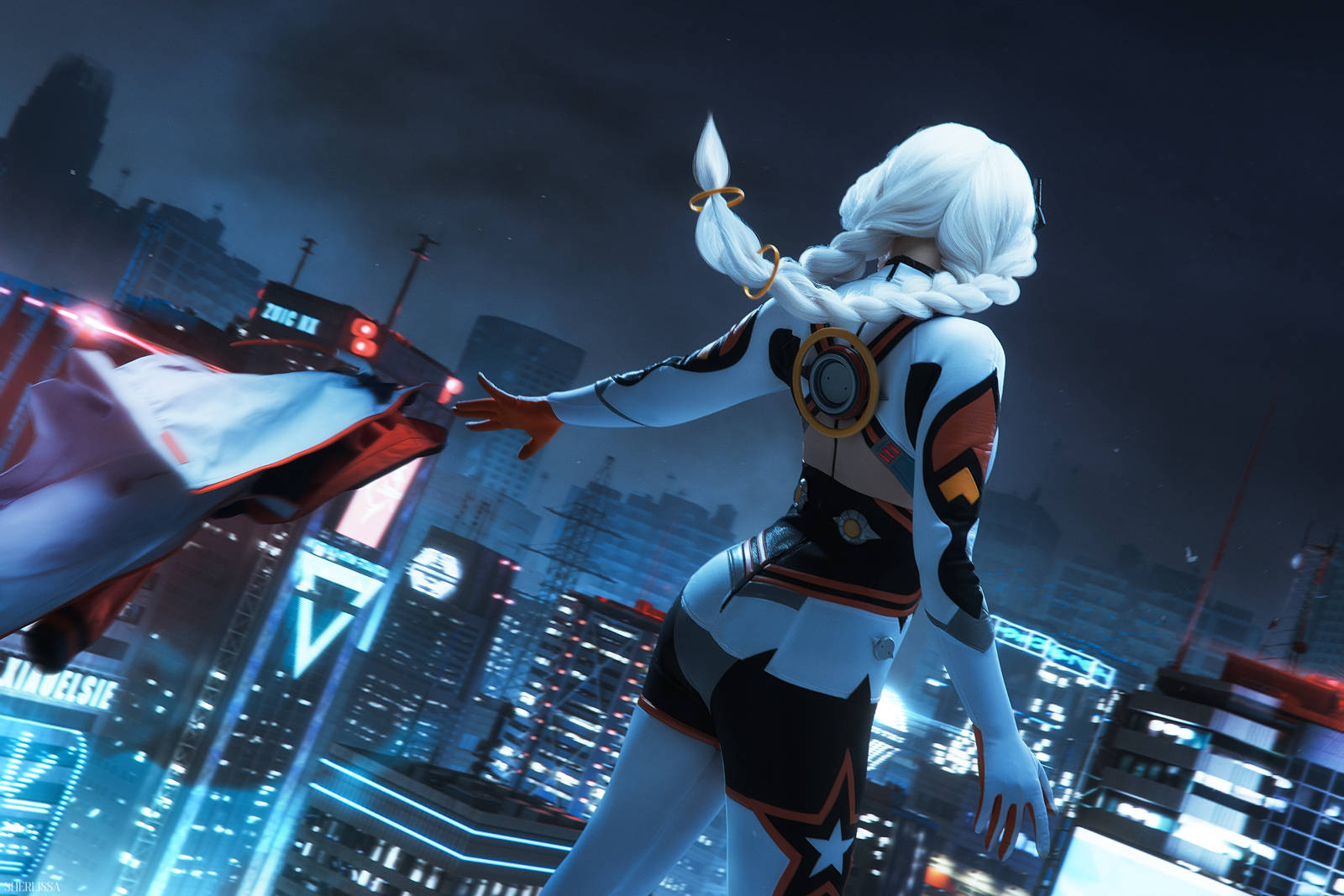 White Comet: Cosplayer Portrays Kiana Kaslana from Honkai Impact 3rd